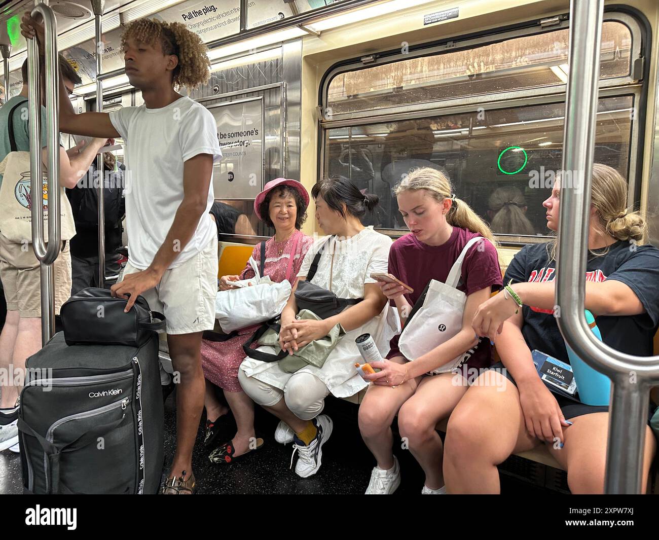 New Yorkers commuting on weekday by subway Stock Photo - Alamy