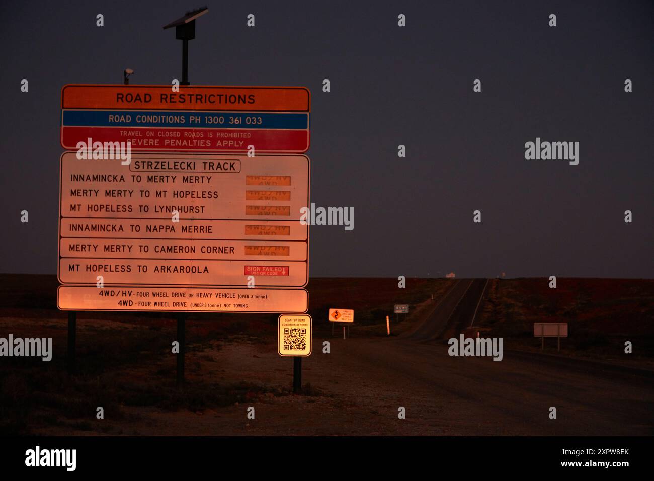 Innamincka road sign hi-res stock photography and images - Alamy