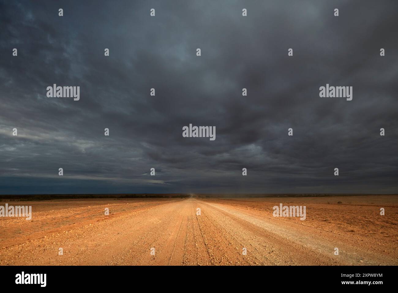 Approaching storm, Strzelecki Track, outback South Australia, Australia ...