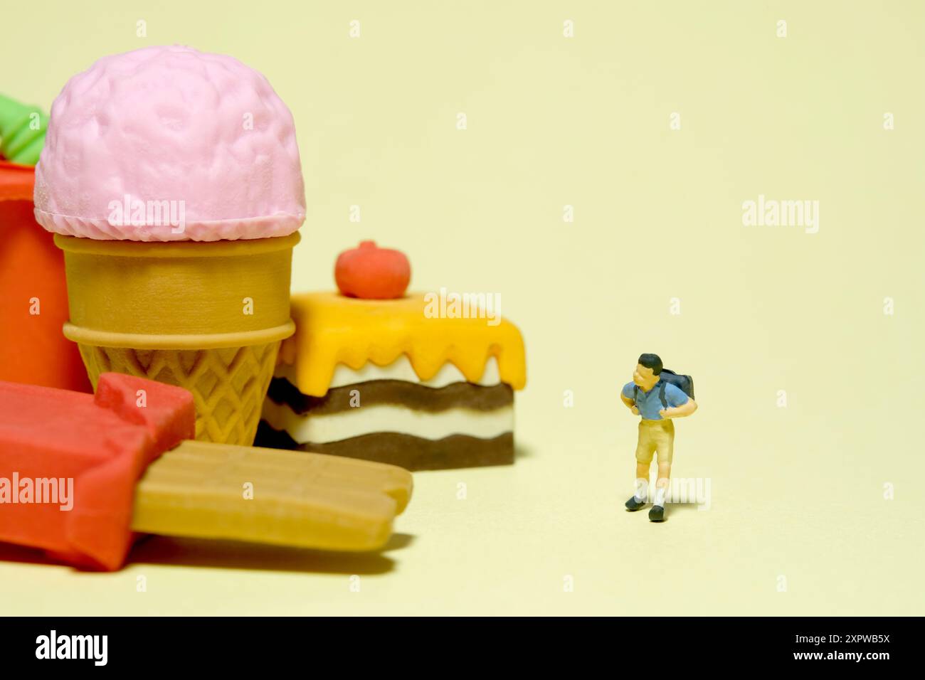 Miniature people toy figure photography. Healthy food eat and lunch ...