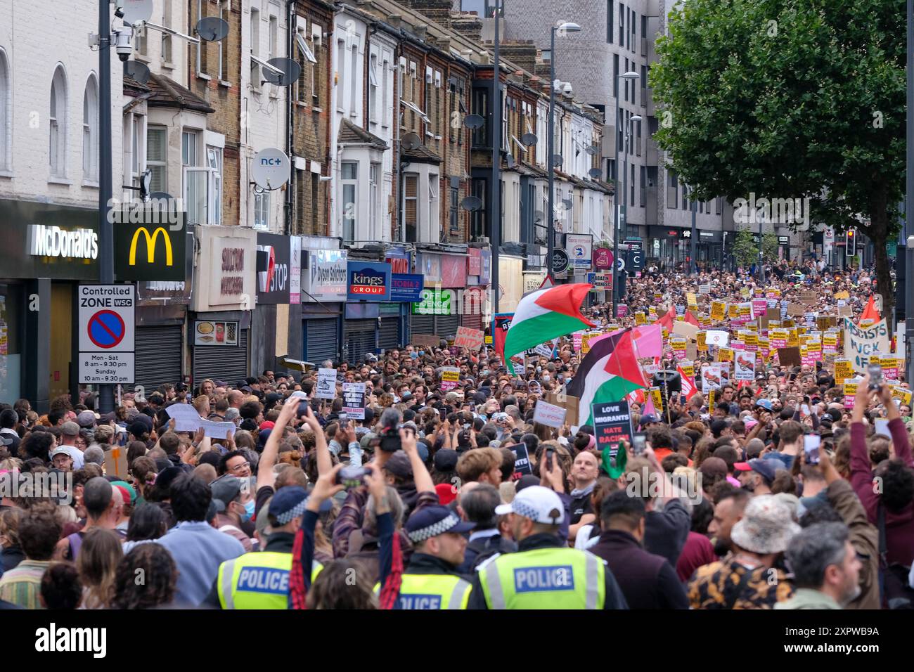 Crowd racism hi-res stock photography and images - Alamy