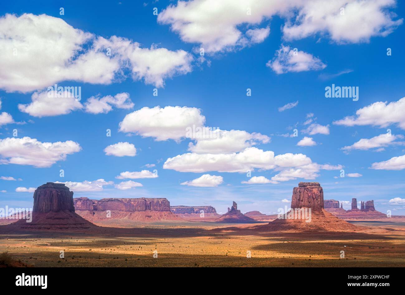 Iconic desert landscape view of Monument Valley along the Arizona/Utah ...