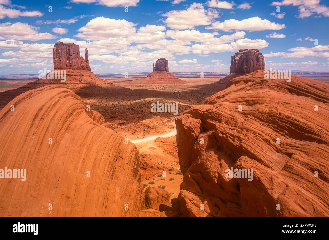 Iconic overlook view of The Mittens and Merrick Butte at Monument ...