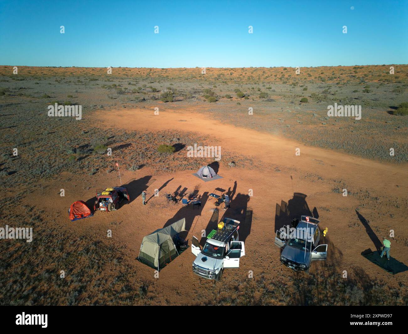 Campers on the French Line, Simpson Desert, outback South Australia ...