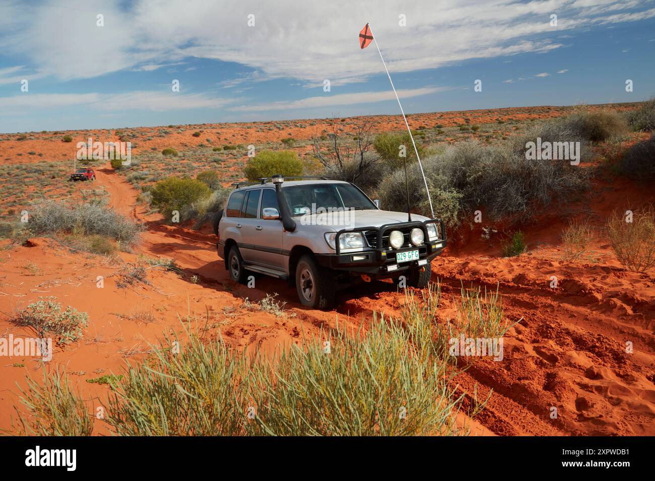 4wd crossing dunes on the French Line Track; Munga-Thirri–Simpson ...