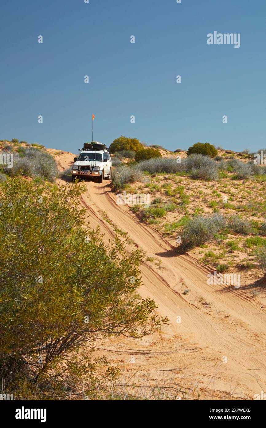 4wd crossing dunes on the French Line Track, Munga-Thirri–Simpson ...
