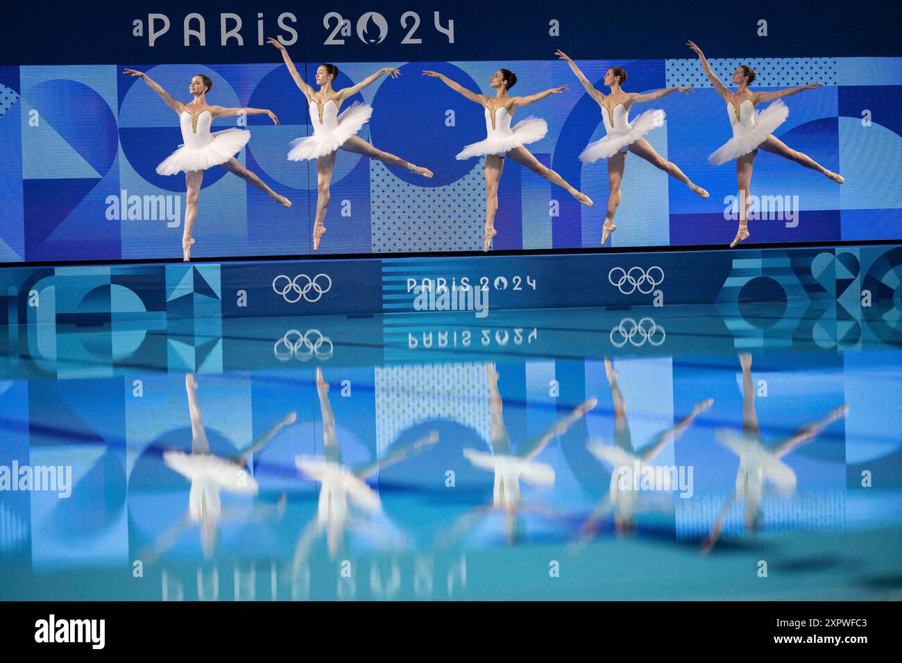 Paris, France. 07th Aug, 2024. Dancers perform before the team ...