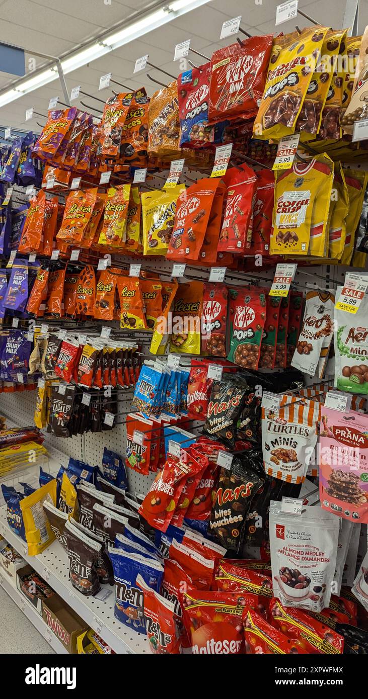 Inside candy store hi-res stock photography and images - Alamy