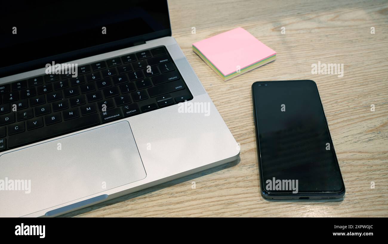 Employee desktop hi-res stock photography and images - Alamy