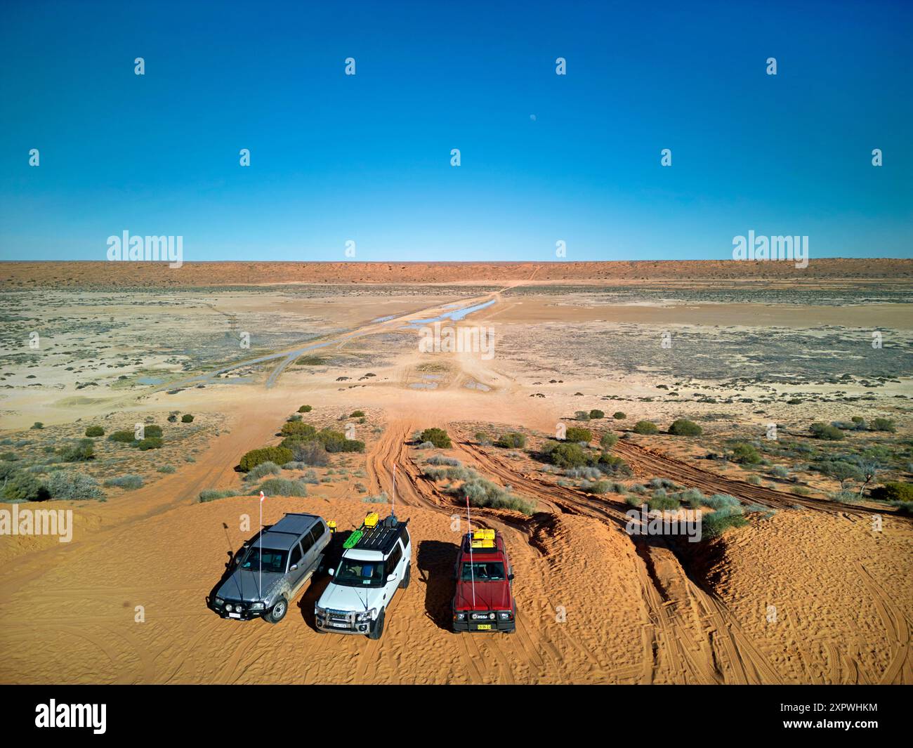 Four wheel drives on top of "Big Red" dune, QAA Line, Simpson Desert ...