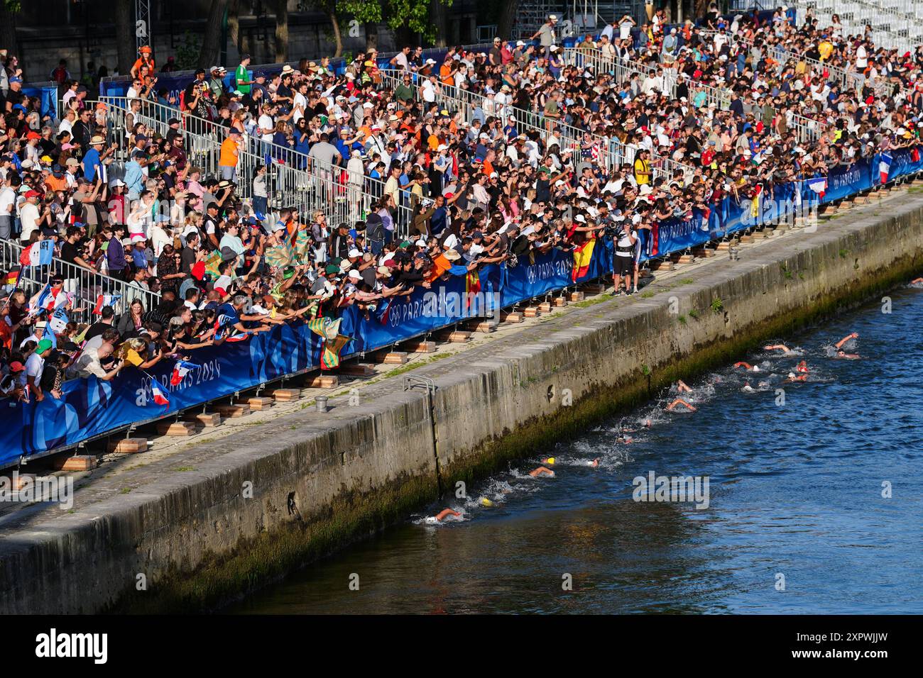 2024 olympics swim hi-res stock photography and images - Alamy