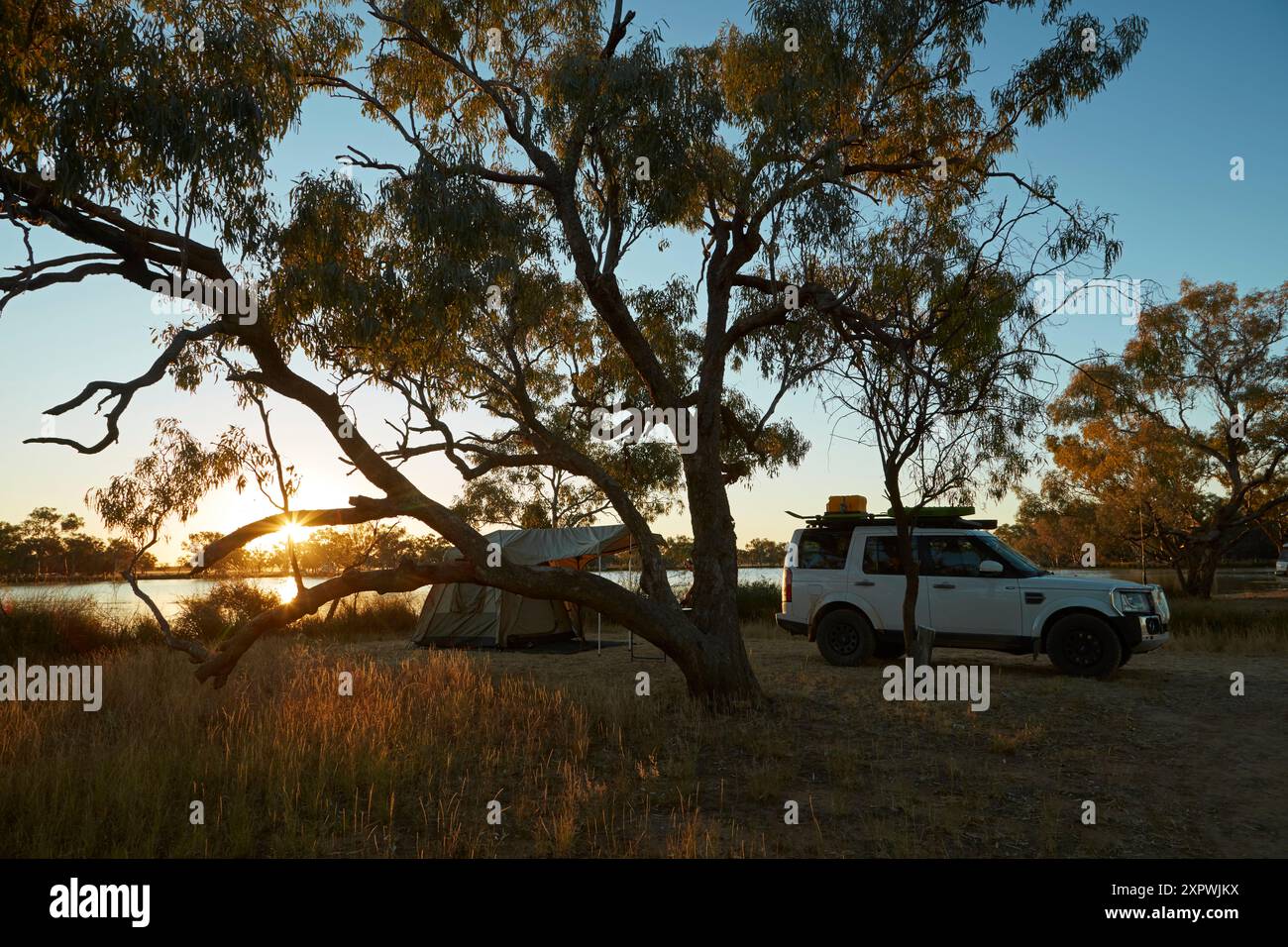 Camping at The Lake camp, Lake Houdraman, Quilpie, outback Queensland ...