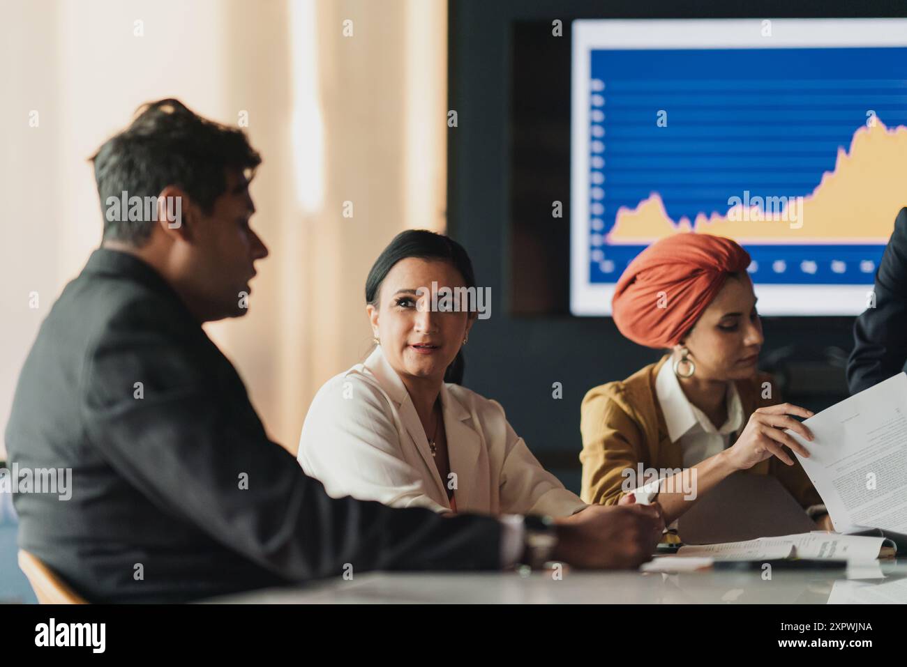 Diverse group asian business hi-res stock photography and images - Alamy