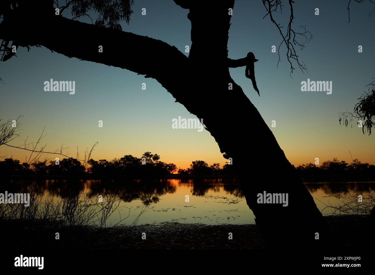 Sunset at The Lake camp, Lake Houdraman, Quilpie, outback Queensland ...