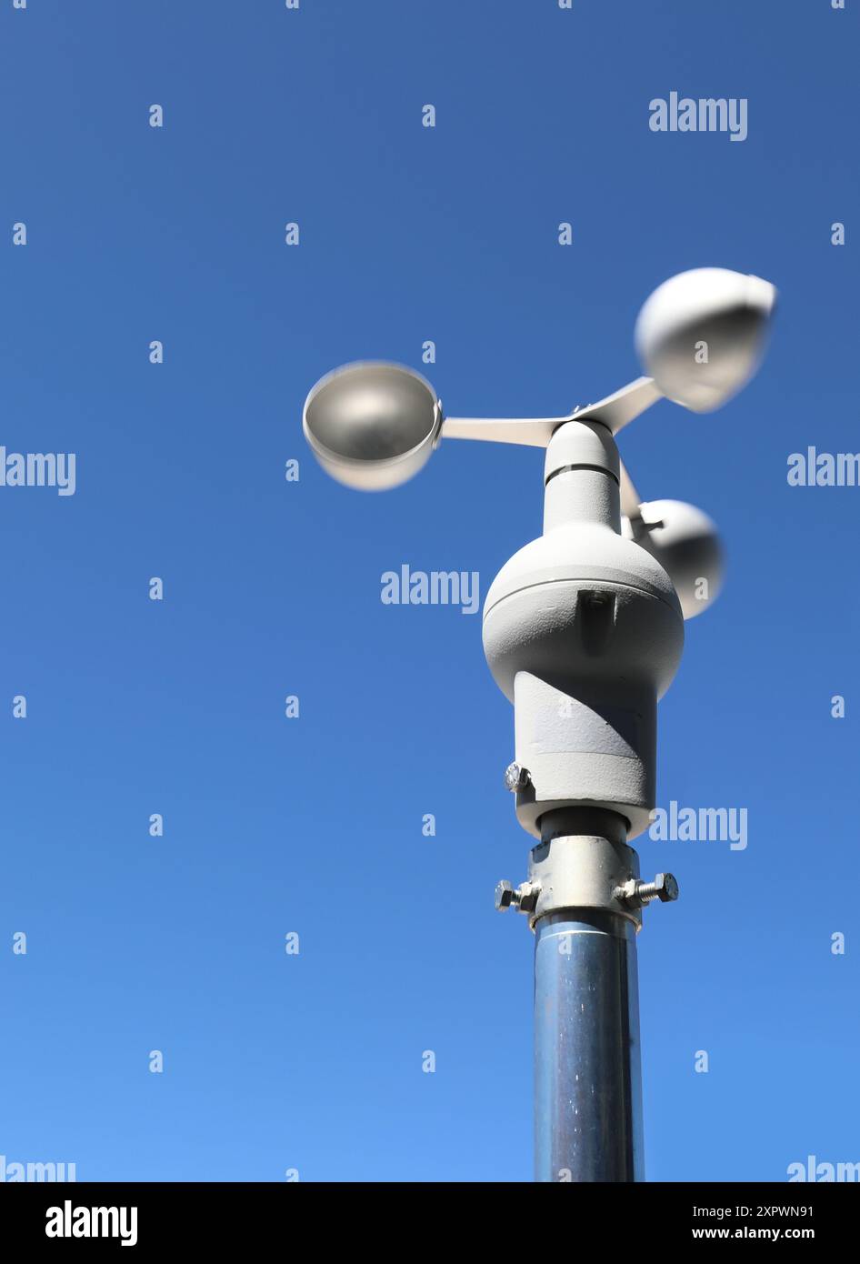 anemometer with three hemispheres for precise measurement and recording ...