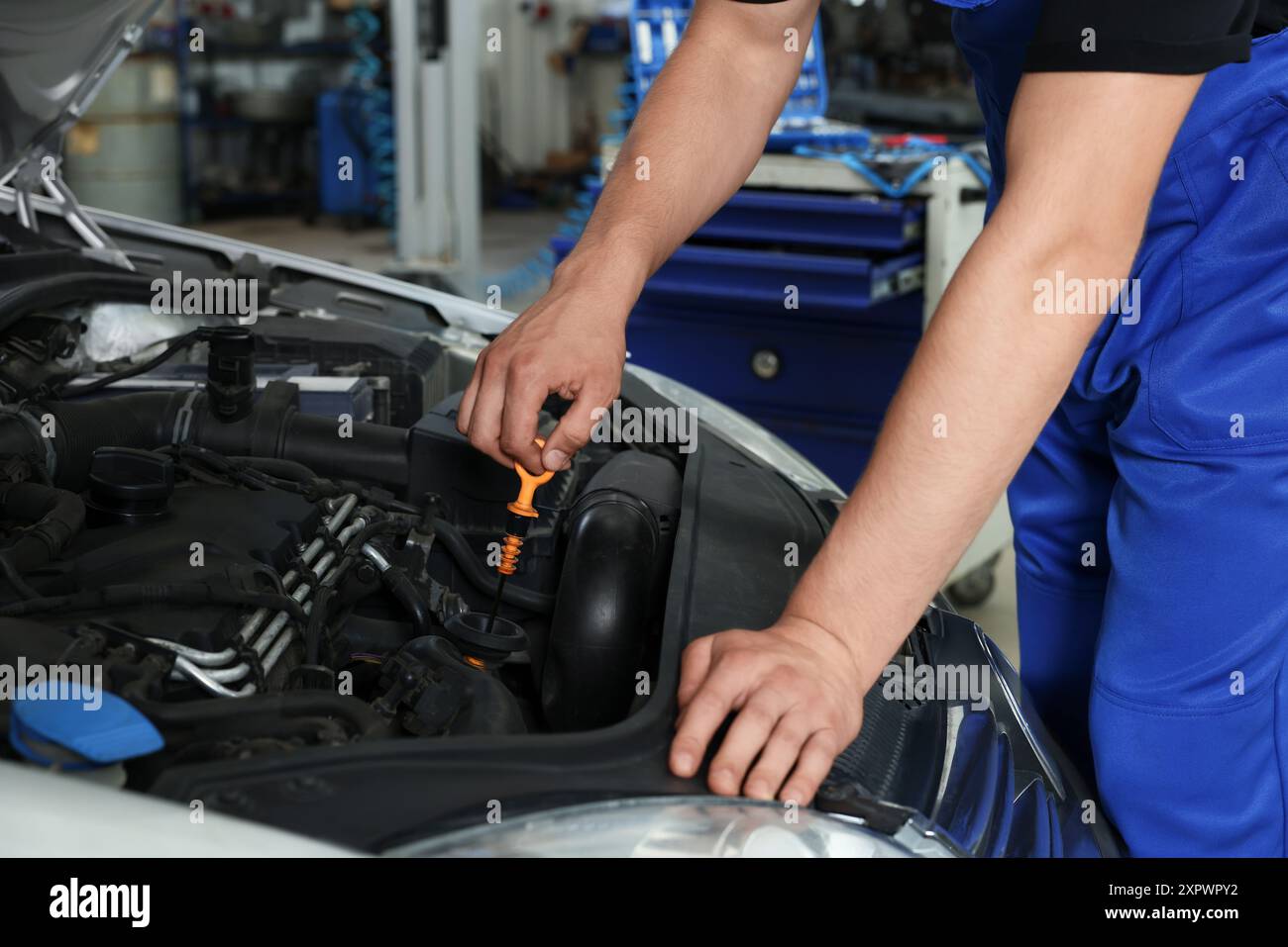 Repairman fixing car auto service hi-res stock photography and images ...