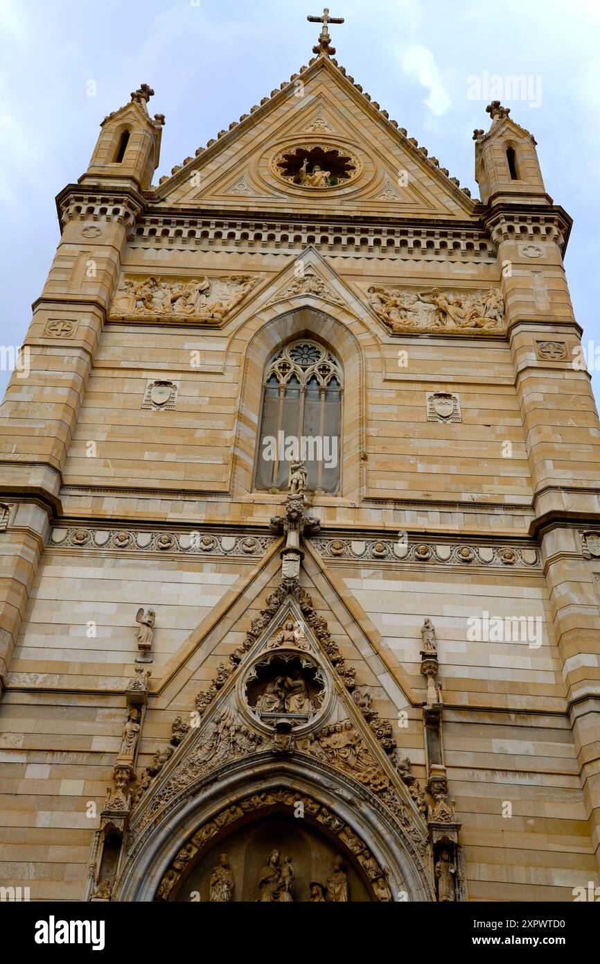 Duomo naples cathedral exterior hi-res stock photography and images - Alamy