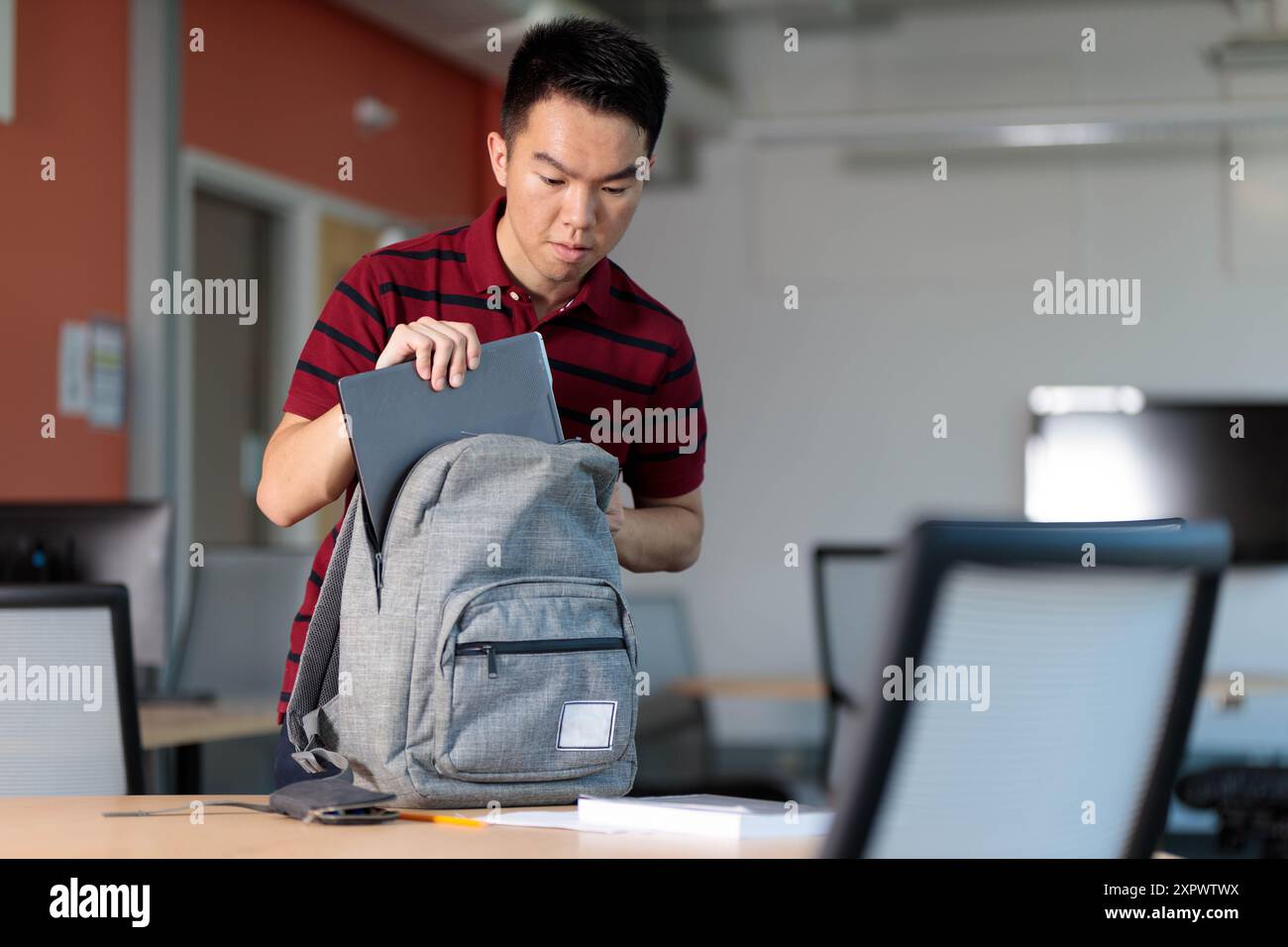 Packing books hi-res stock photography and images - Alamy
