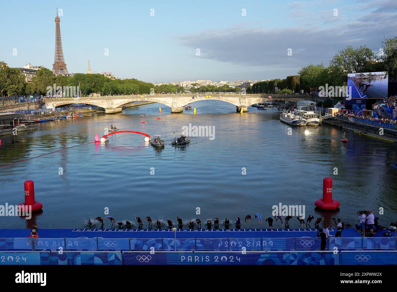 Parigi, France. 08th Aug, 2024. the start of Women's 10 km Marathon ...