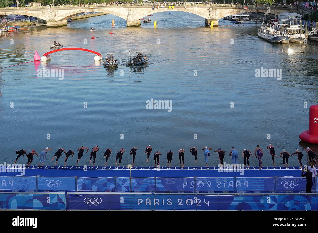 Parigi, France. 08th Aug, 2024. the start of Women's 10 km Marathon ...