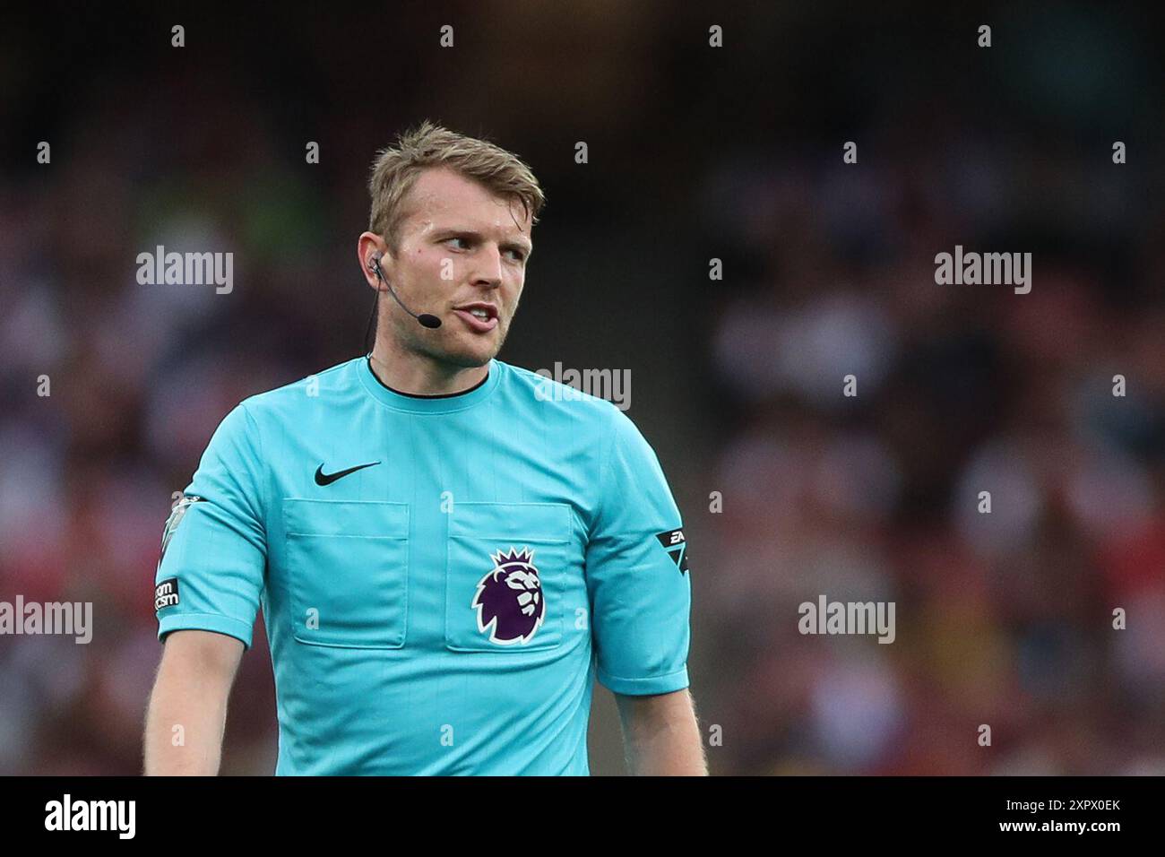 Match referee samuel barrott hi-res stock photography and images - Alamy