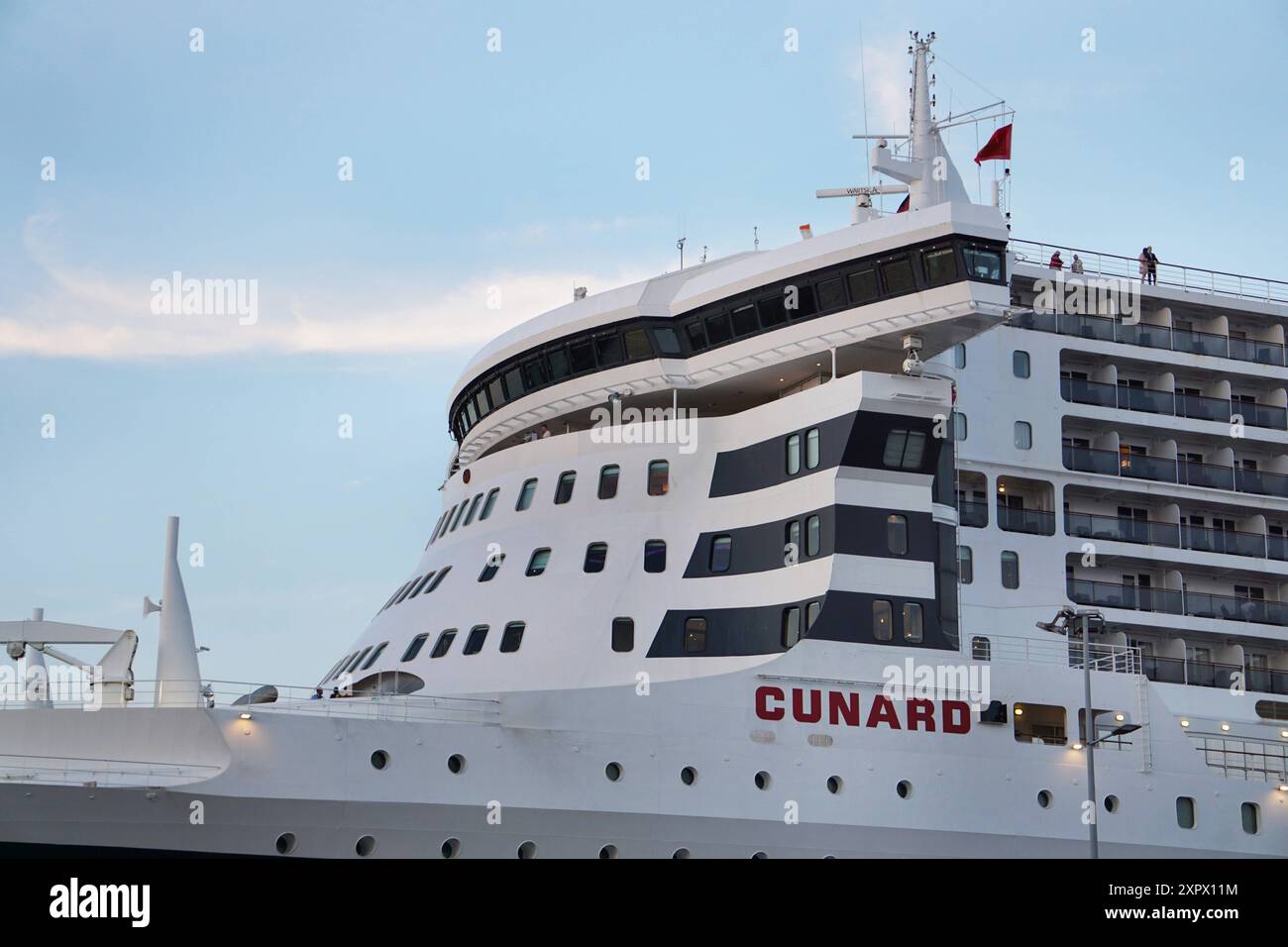 Kreuzfahrt-Kreuzfahrtschiff Queen Mary 2 der Qunard Rederei liegt am ...