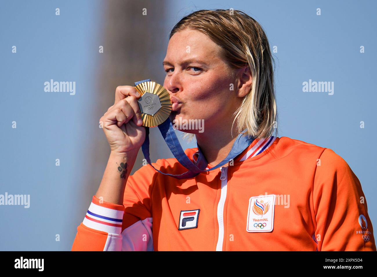 Gold medalist Sharon Van Rouwendaal, of the Netherlands, kisses her ...