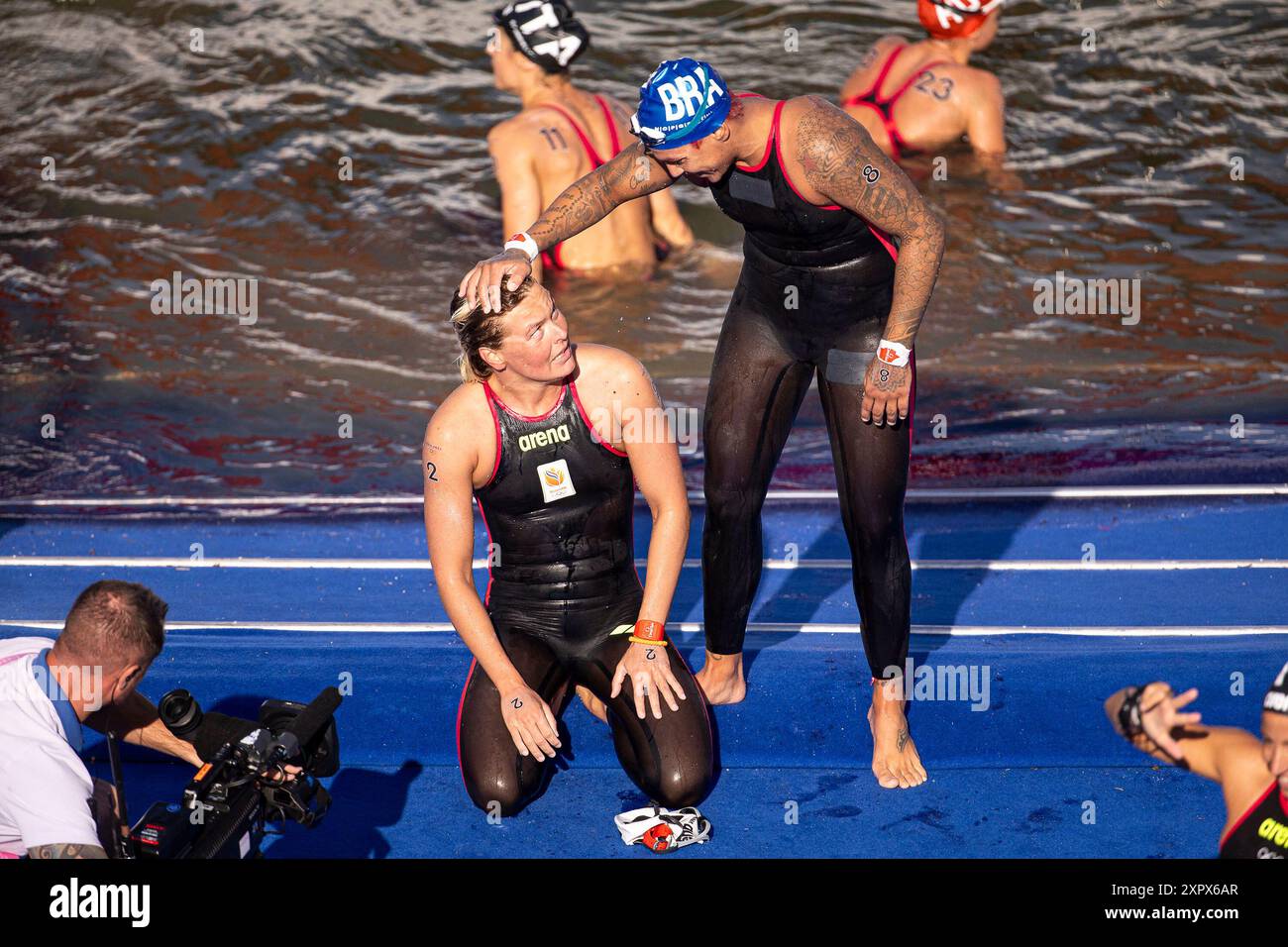 PARIS, IF - 08.08.2024: WOMEN'S AQUATIC MARATHON - Ana Marcela Cunha in ...