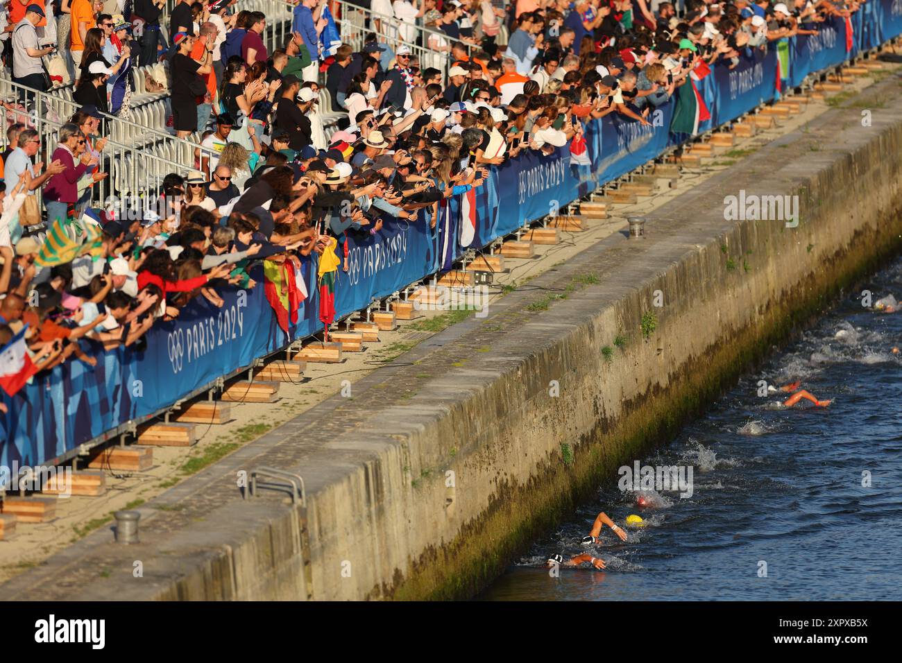 Paris, France. 8th Aug, 2024. General view Marathon Swimming : Women's ...