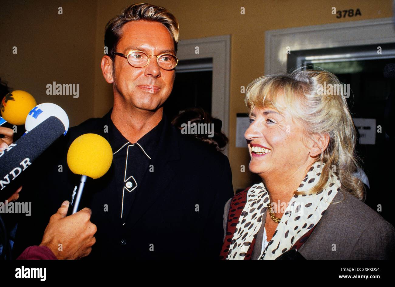 Modedesigner Wolfgang Joop mit Star-Anwältin Leonore Gottschalk-Solger ...