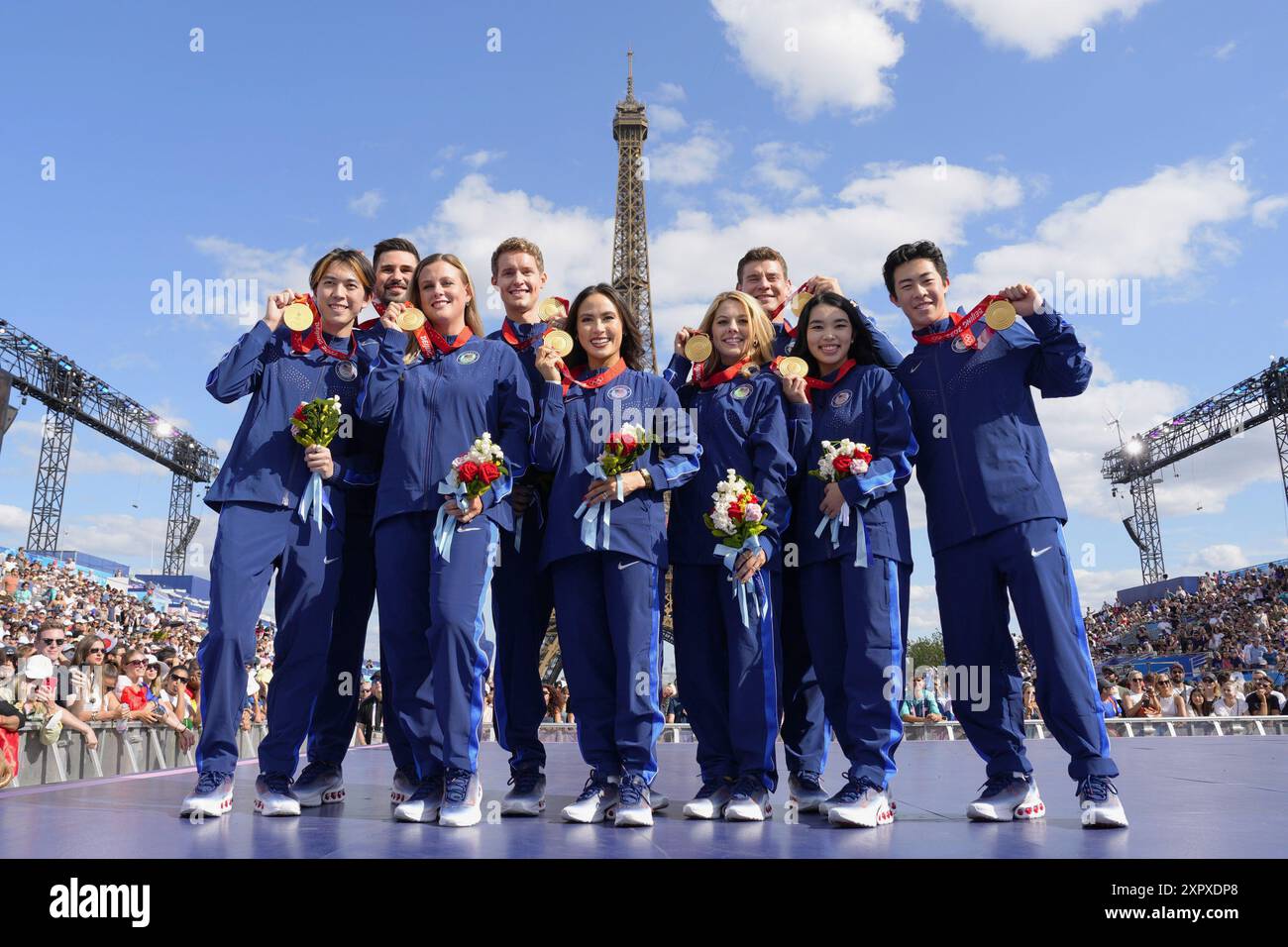 U.S. figure skaters show off their team gold medals from the 2022 ...