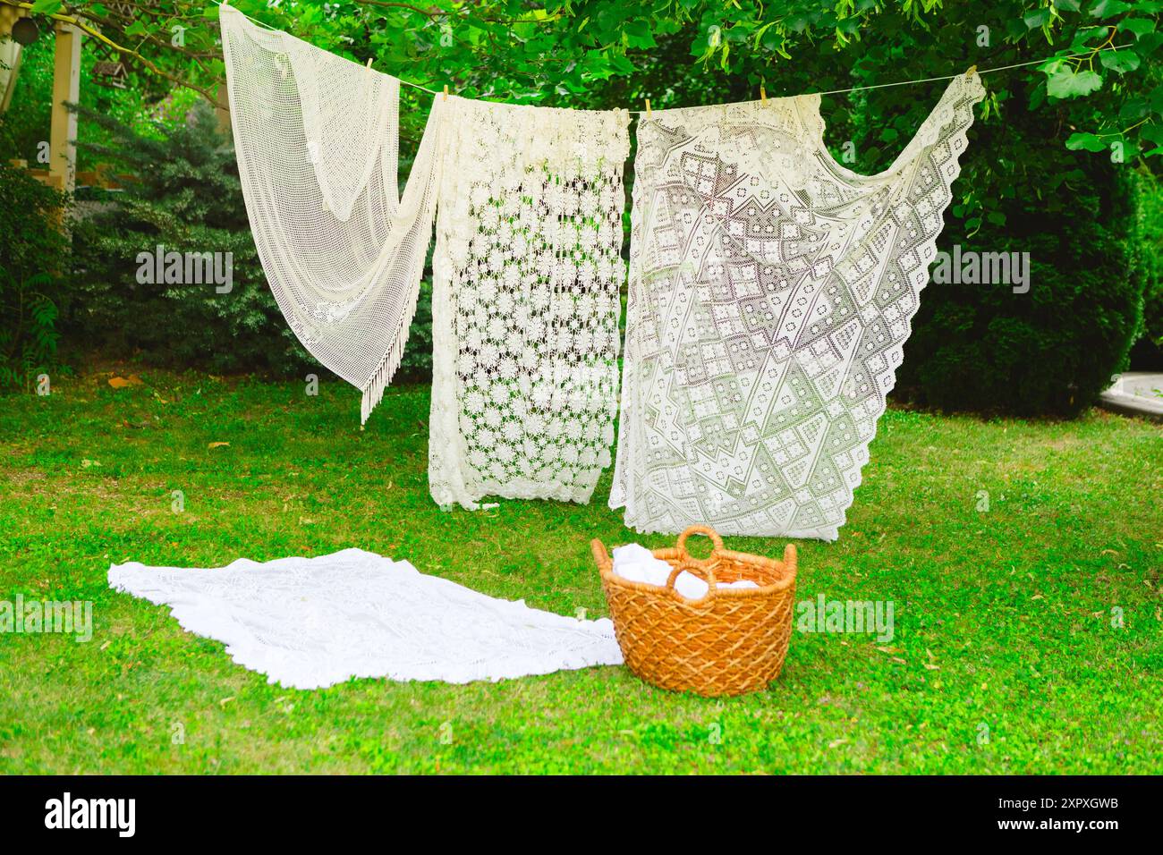 Woman spring clean sheets hi-res stock photography and images - Alamy