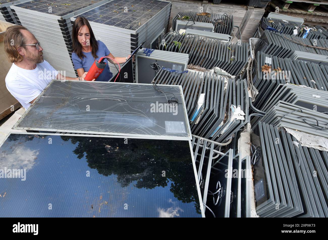 24 June 2024, Saxony, Taucha Leipzig: At a PVEX collection point for ...