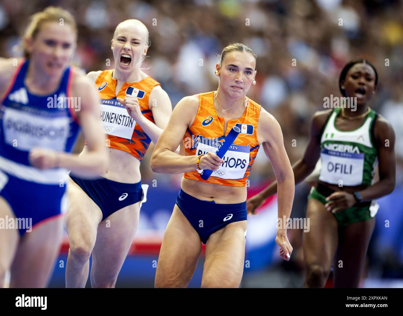 PARIS - Marije van Hunenstijn and Minke Bisschops in action in the ...