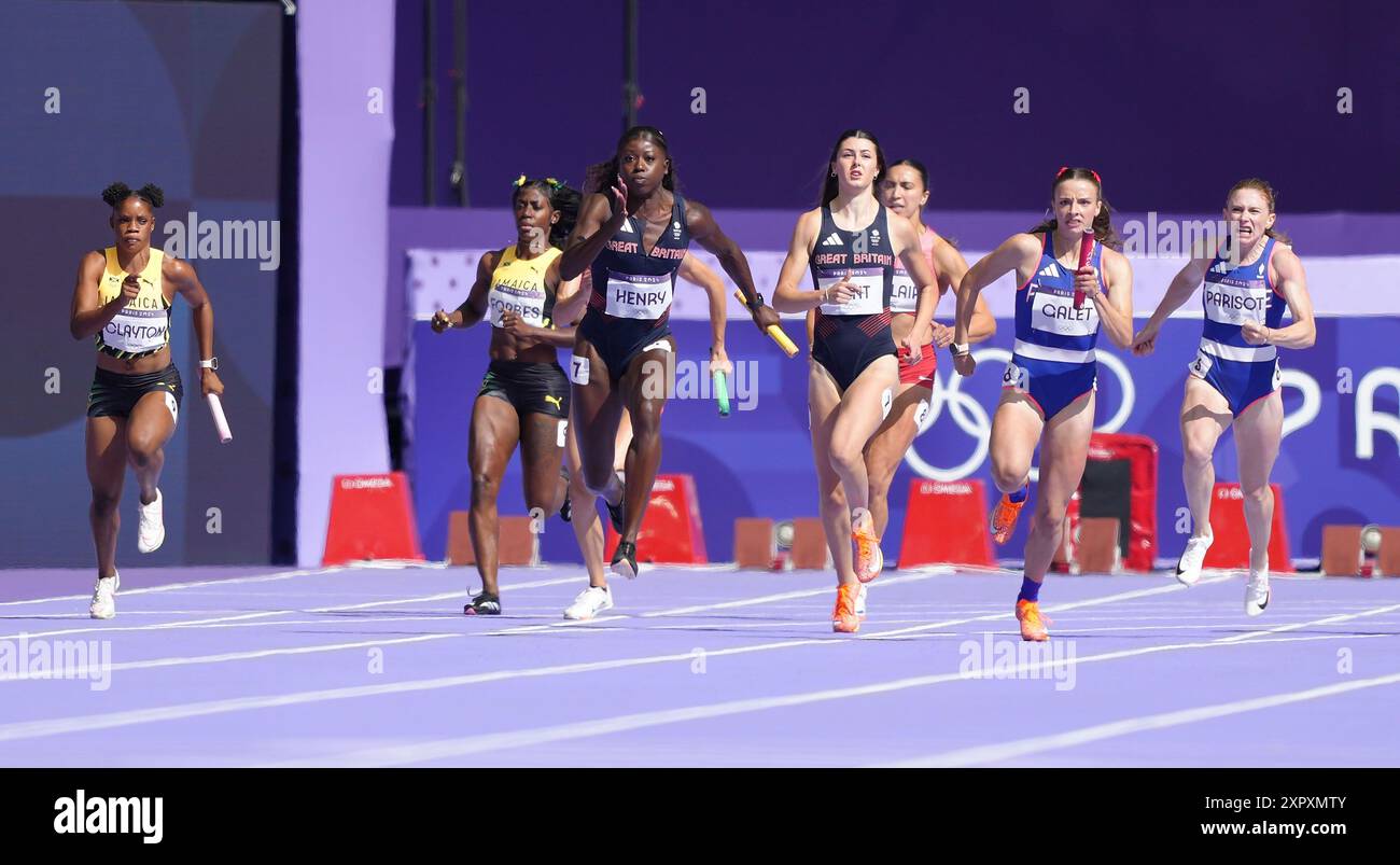 Paris, France. 8th Aug, 2024. Desiree Henry (front L) of team Britain ...