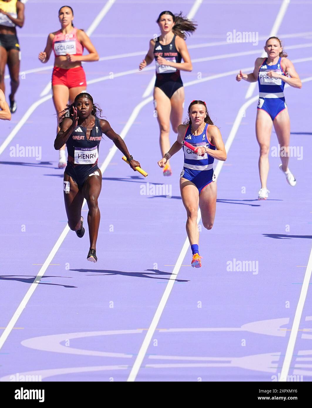 Paris, France. 8th Aug, 2024. Desiree Henry (front L) of team Britain ...