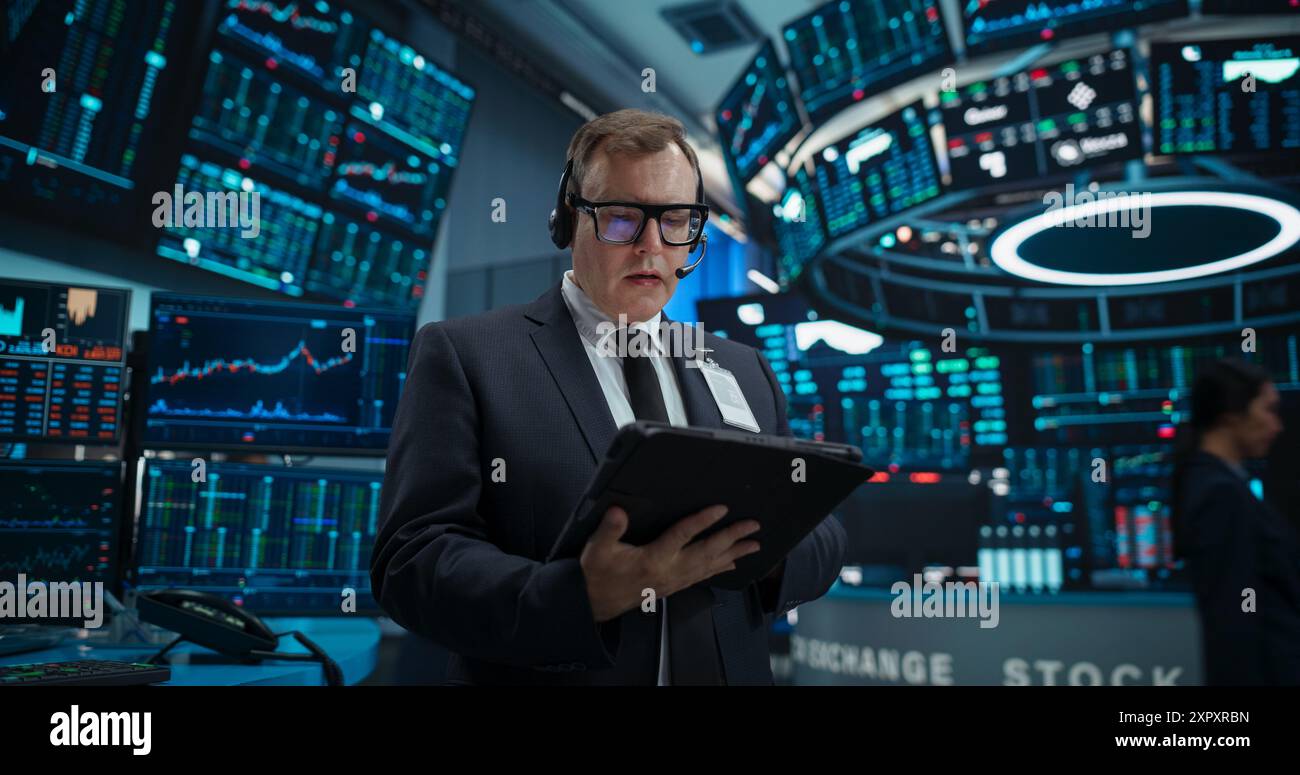 Stock market trading floor shouting hi-res stock photography and images ...