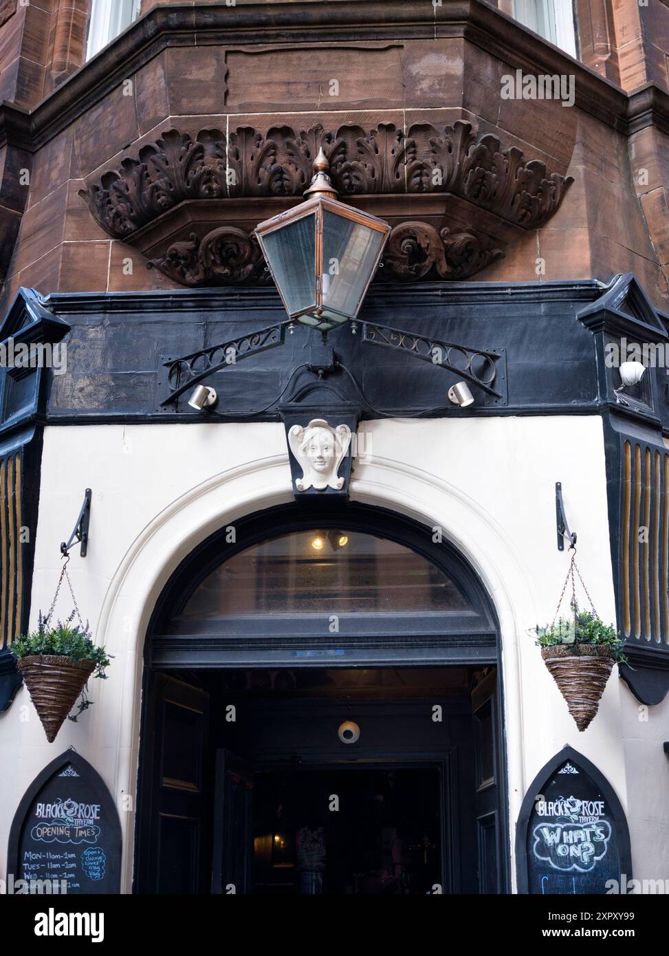 Traditional pub in Edinburgh, Scotland Stock Photo - Alamy