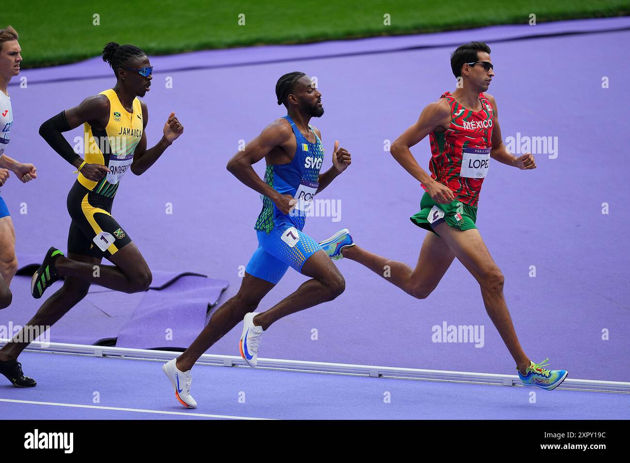 Paris, France. 8th Aug, 2024. Jesus Tonatiu Lopez (R) of Mexico ...