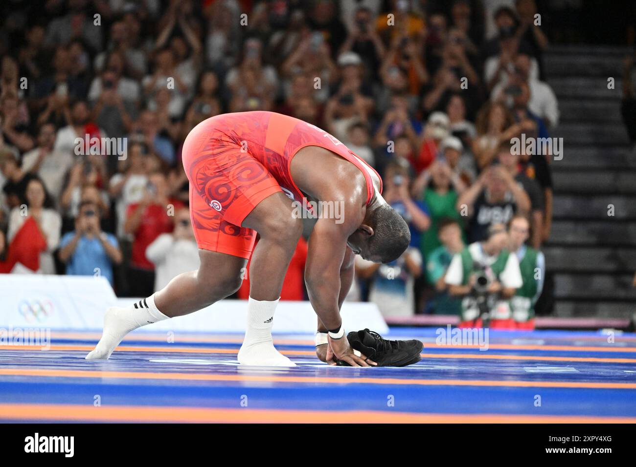 LOPEZ NUNEZ Mijain Cuba (CUB) leaves his shows on the floor afrer his ...