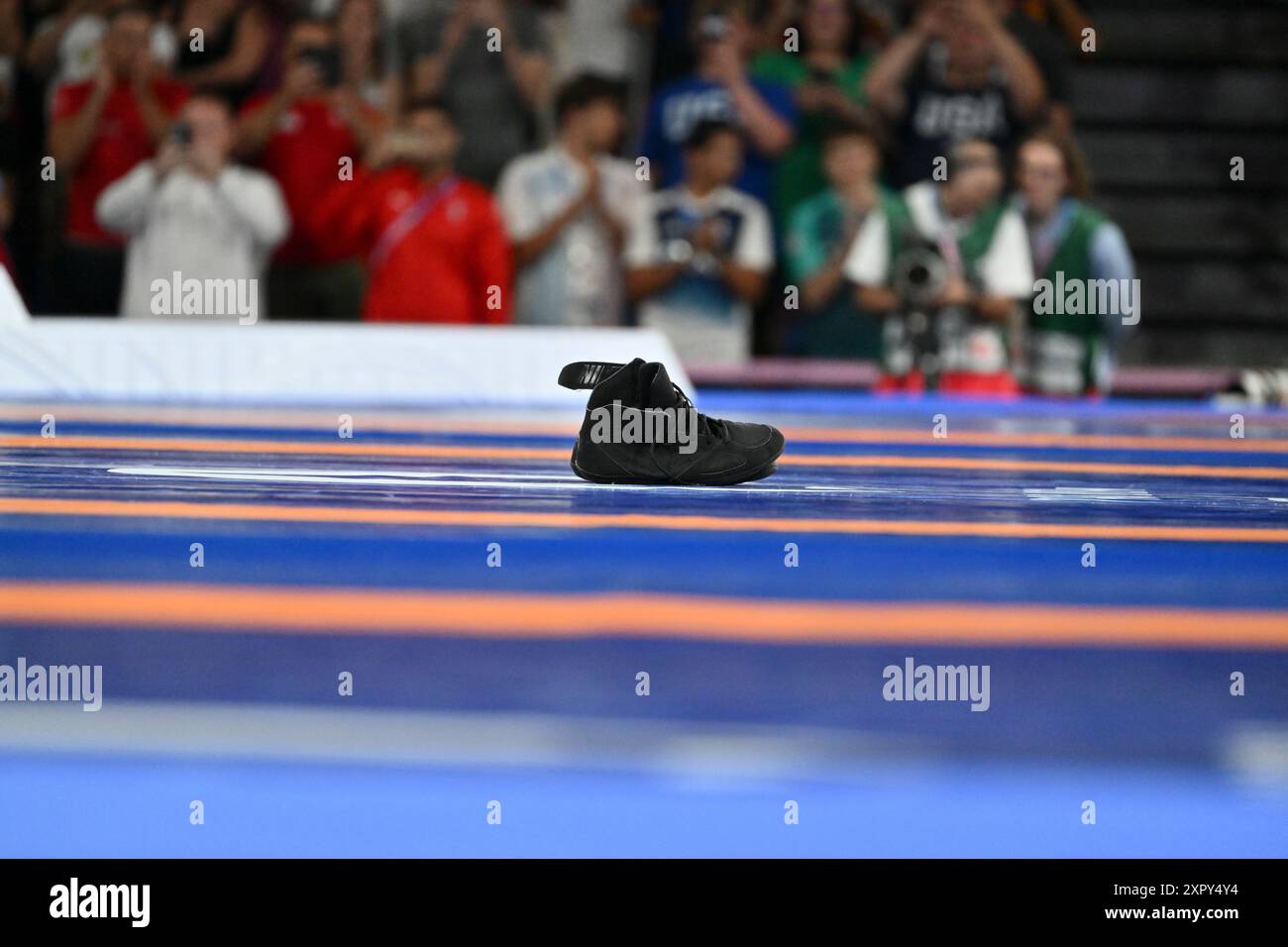LOPEZ NUNEZ Mijain Cuba (CUB) leaves his shows on the floor afrer his ...