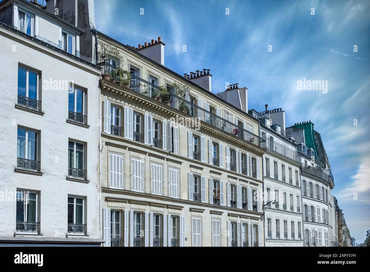 The beautiful buildings of the ile saint-louis and quai de Bethune in ...