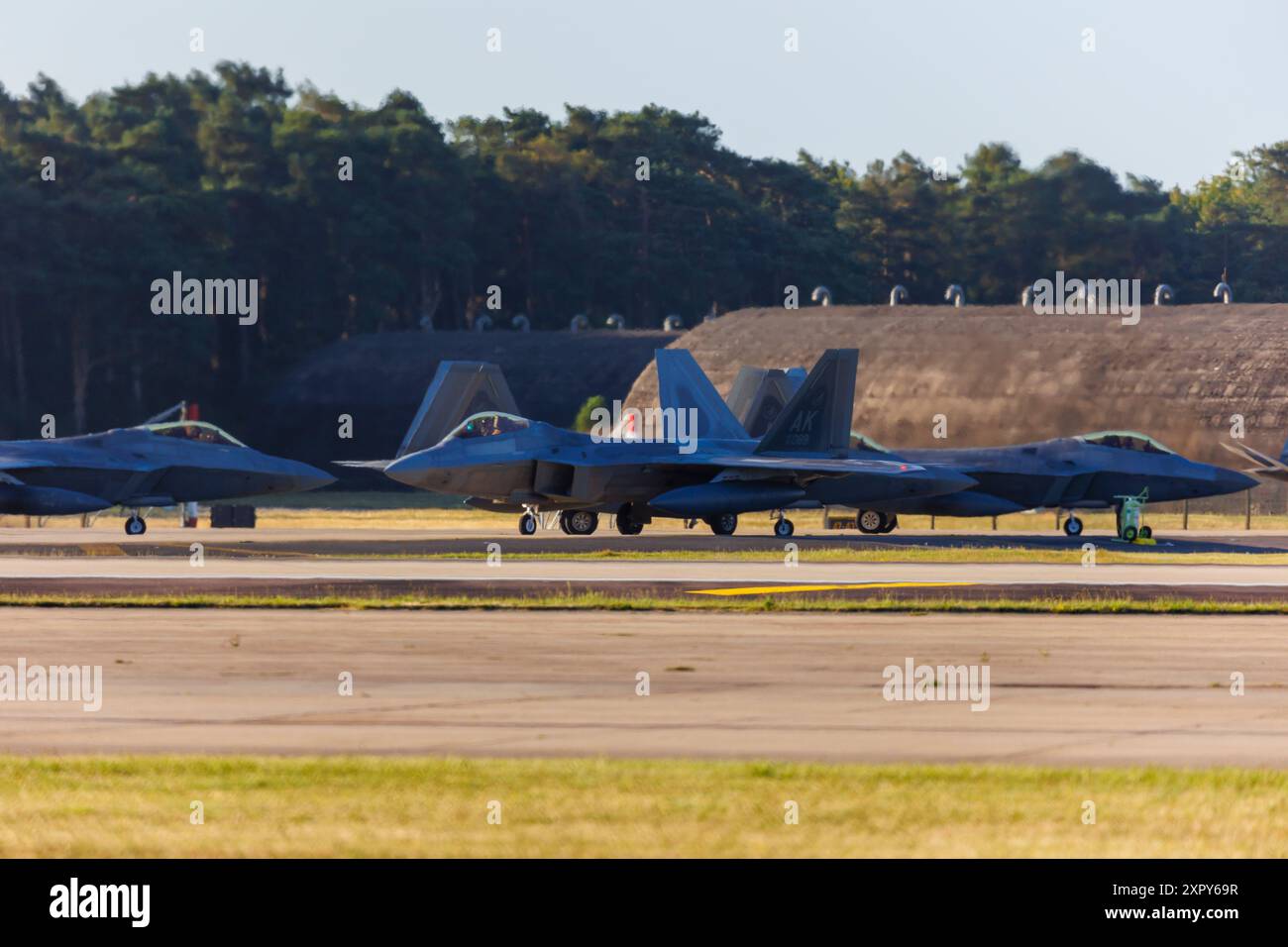 Lakenheath, England. 8 August, 2024. 12 USAF F-22 stealth fighters ...