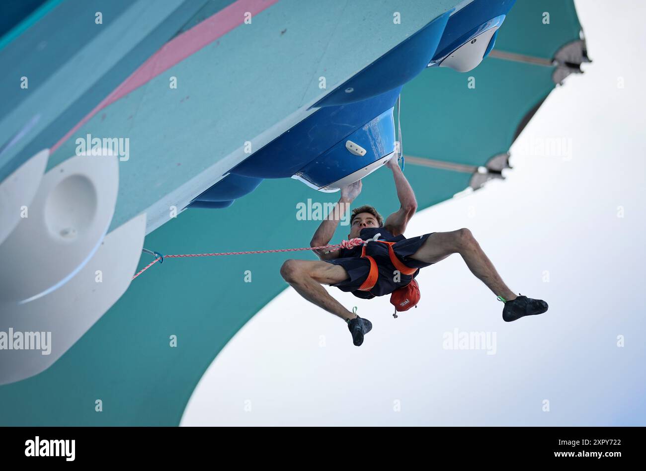 PARIS, FRANCE - AUGUST 07: Toby Roberts of of Great Britain competes ...