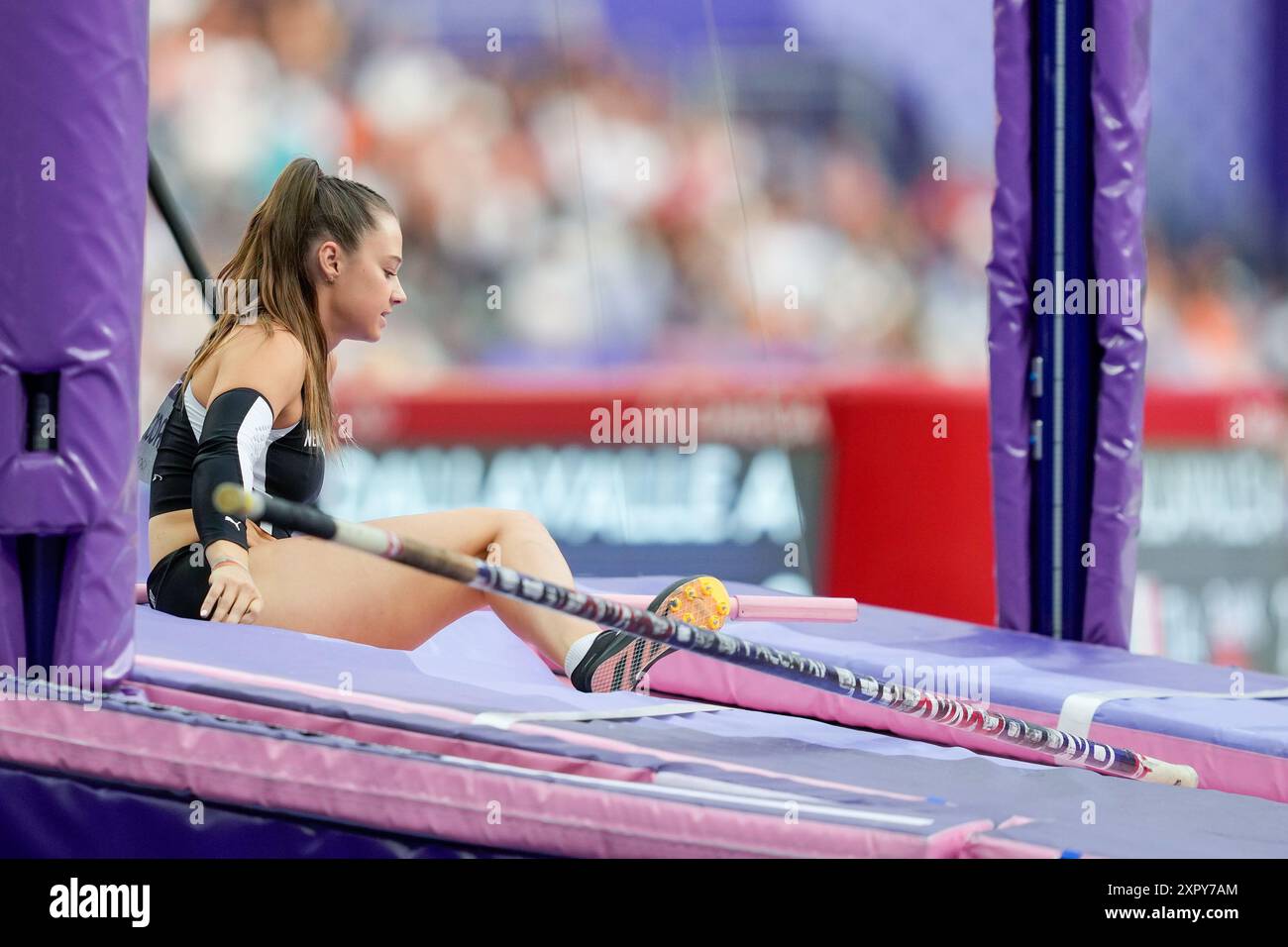 PARIS, FRANCE - AUGUST 7: Imogen Ayris of New Zealand looks dejected ...