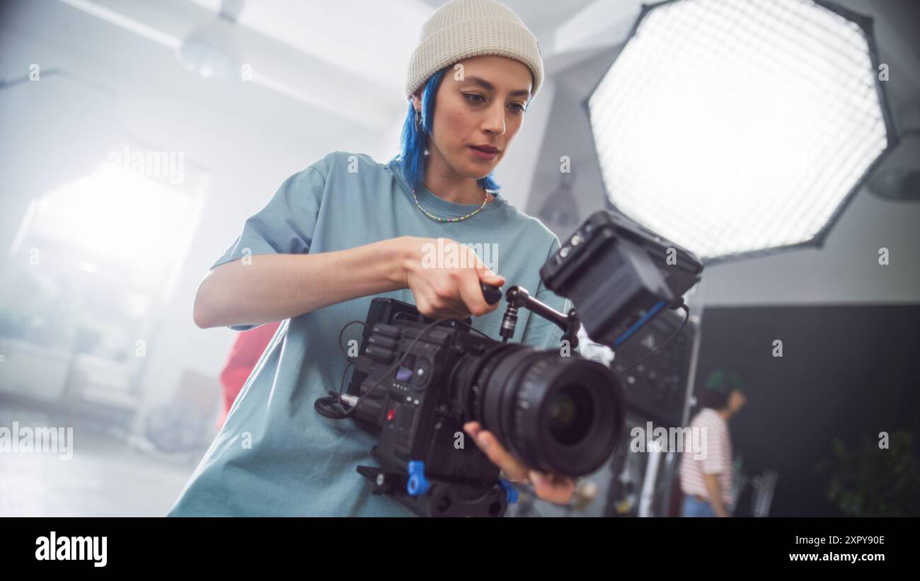 Cameraman young woman movie camera hi-res stock photography and images ...