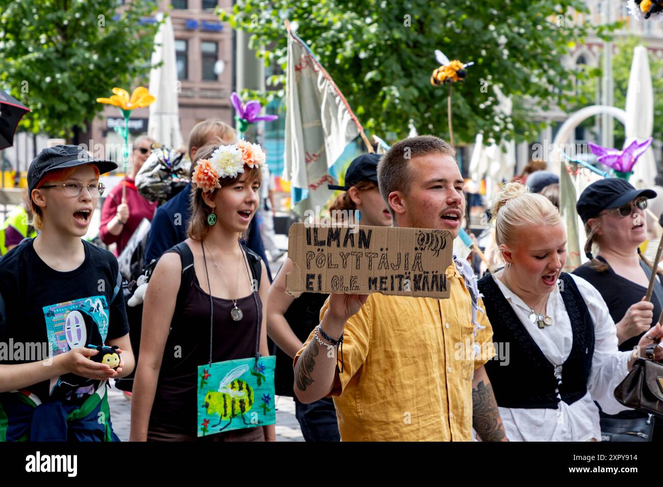 Participants in a demonstration in the Niittykukka campaign for ...