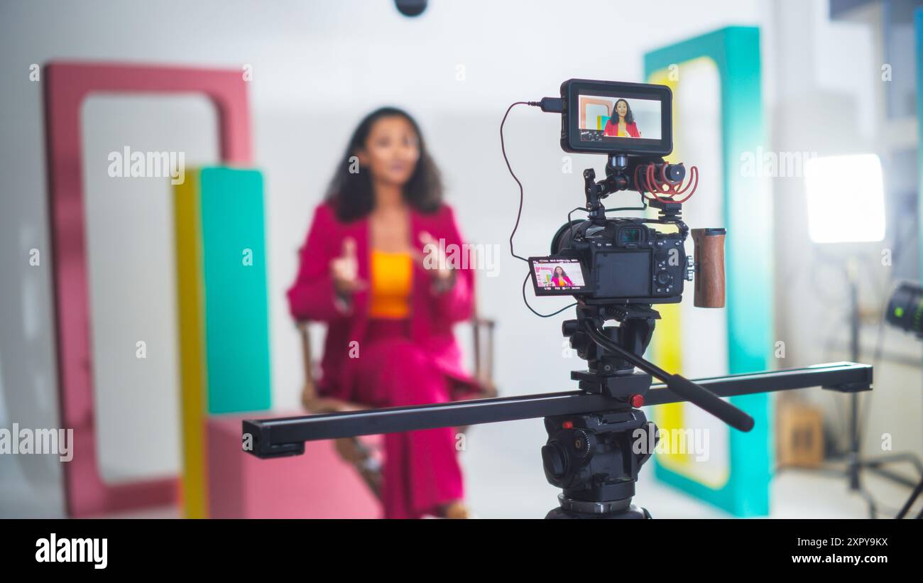 Black female director behind camera hi-res stock photography and images - Alamy