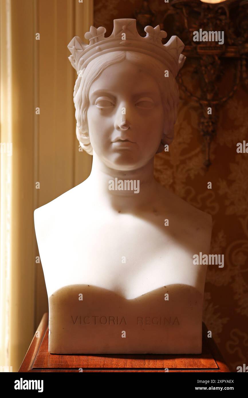 Queen Victoria bust, Drawing Room, Russell-Cotes Art Gallery & Museum ...