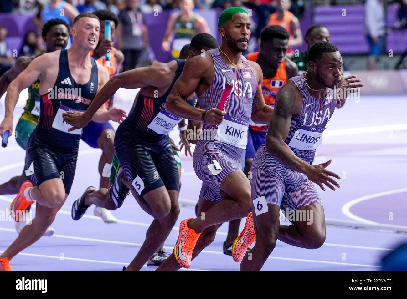 Paris, France. 08th Aug, 2024. Courtney Lindsey, right, of Team USA ...